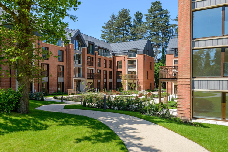 Sunningdale Park Decking – Envirobuild Commercial